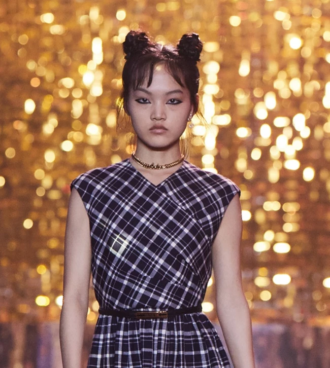 Dior | Το φουτουριστικό disco beauty look που προτείνει ο οίκος για το ...