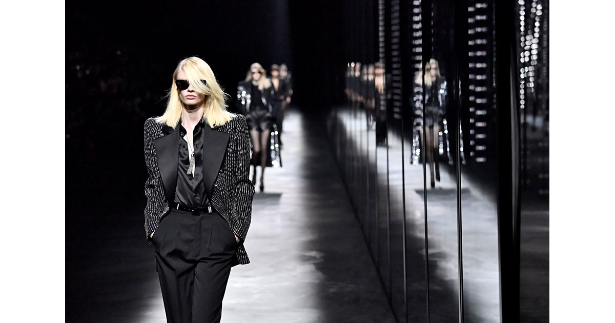 Power shoulders | Η ιστορία του πιο δυναμικού στοιχείου στο γυναικείο ...