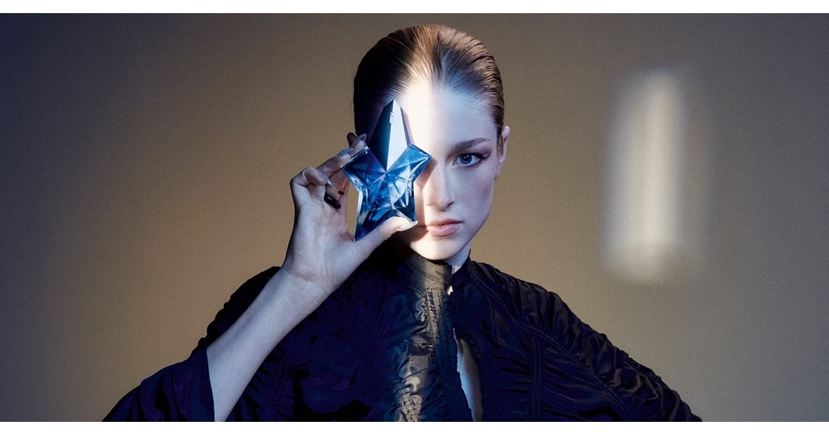 Ο οίκος Mugler πάει κόντρα στα στερεότυπα με τη νέα beauty ambassador του