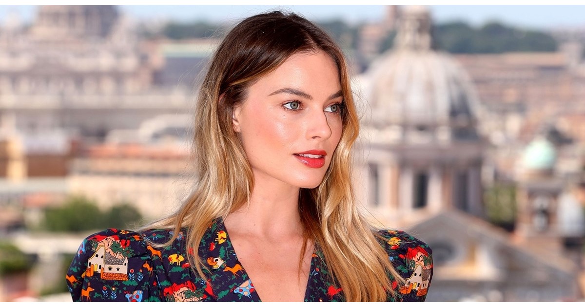 Margot Robbie | Αυτή η Barbie συμμετέχει σε πορείες