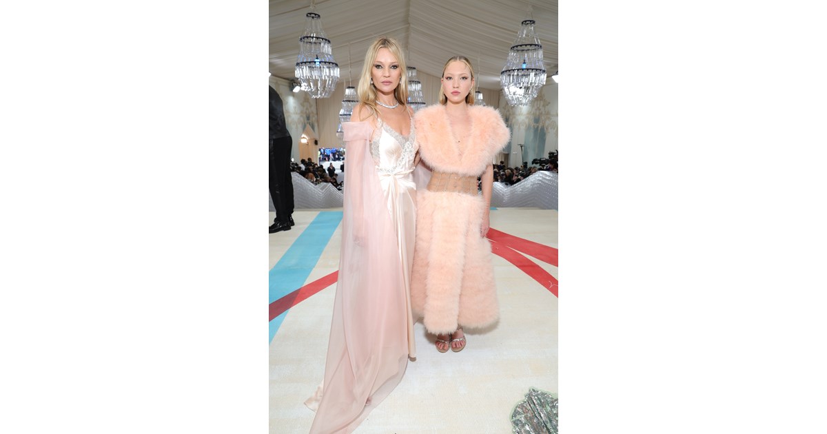 Lila Moss | Η εμφάνιση που θύμισε την Kate Moss των '90s