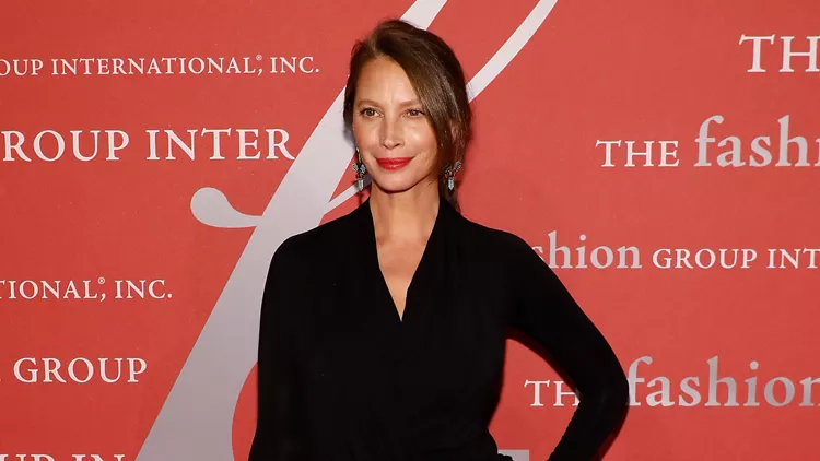 Christy Turlington | Η πόζα της Yoga που ανέδειξε την καλλίγραμμη ...
